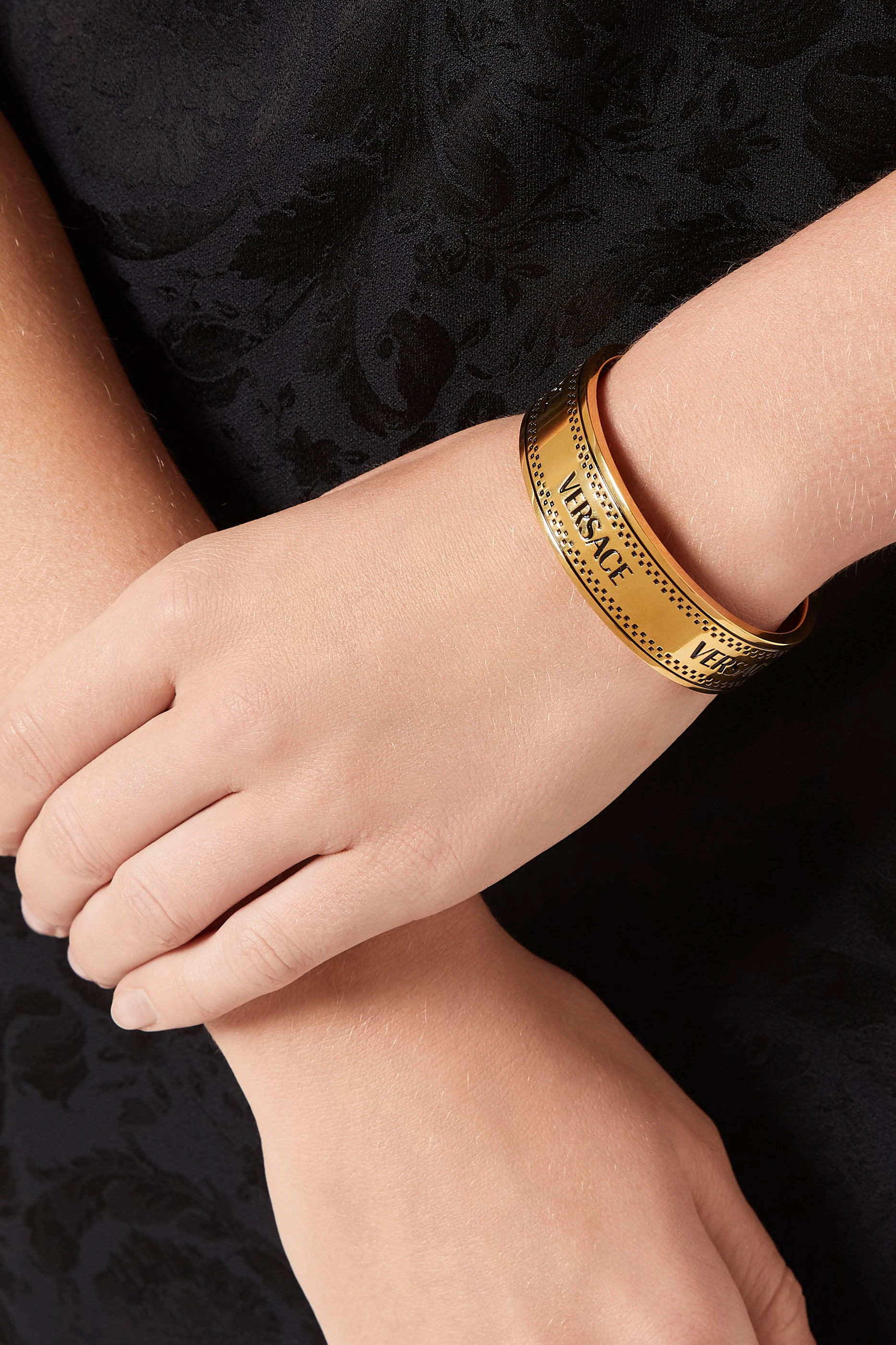 versace gold bangle